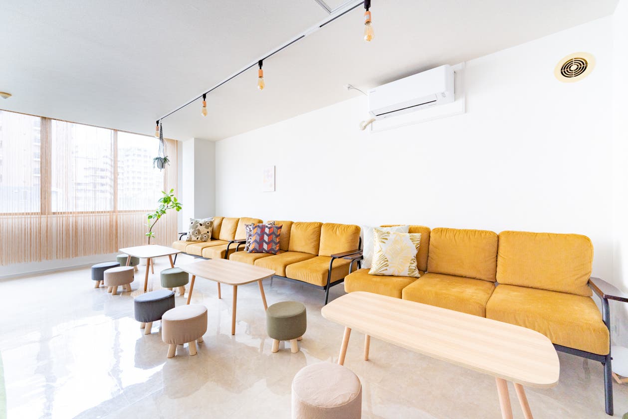 @400円/hほどで1フロア貸切🎉毎回清掃🧹最大40名🙆‍♀広々空間🍷24H🌠120㌅大画面プロジェクター🎥スマホ・PC投影💻の写真24