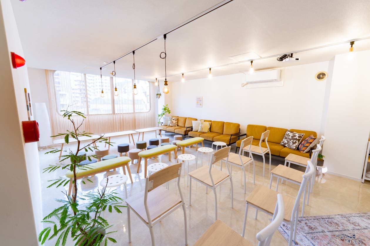 @400円/hほどで1フロア貸切🎉毎回清掃🧹最大40名🙆‍♀広々空間🍷24H🌠120㌅大画面プロジェクター🎥スマホ・PC投影💻の写真7