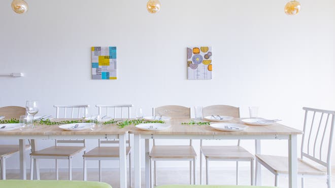 @400円/hほどで1フロア貸切🎉毎回清掃🧹最大40名🙆♀広々空間🍷24H🌠120㌅大画面プロジェクター🎥スマホ・PC投影💻の写真4