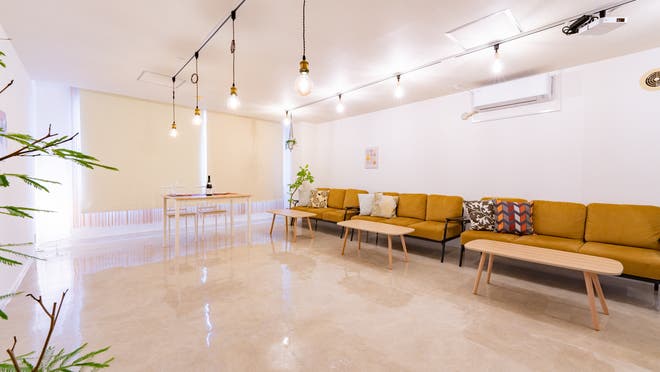 @400円/hほどで1フロア貸切🎉毎回清掃🧹最大40名🙆♀広々空間🍷24H🌠120㌅大画面プロジェクター🎥スマホ・PC投影💻の写真8