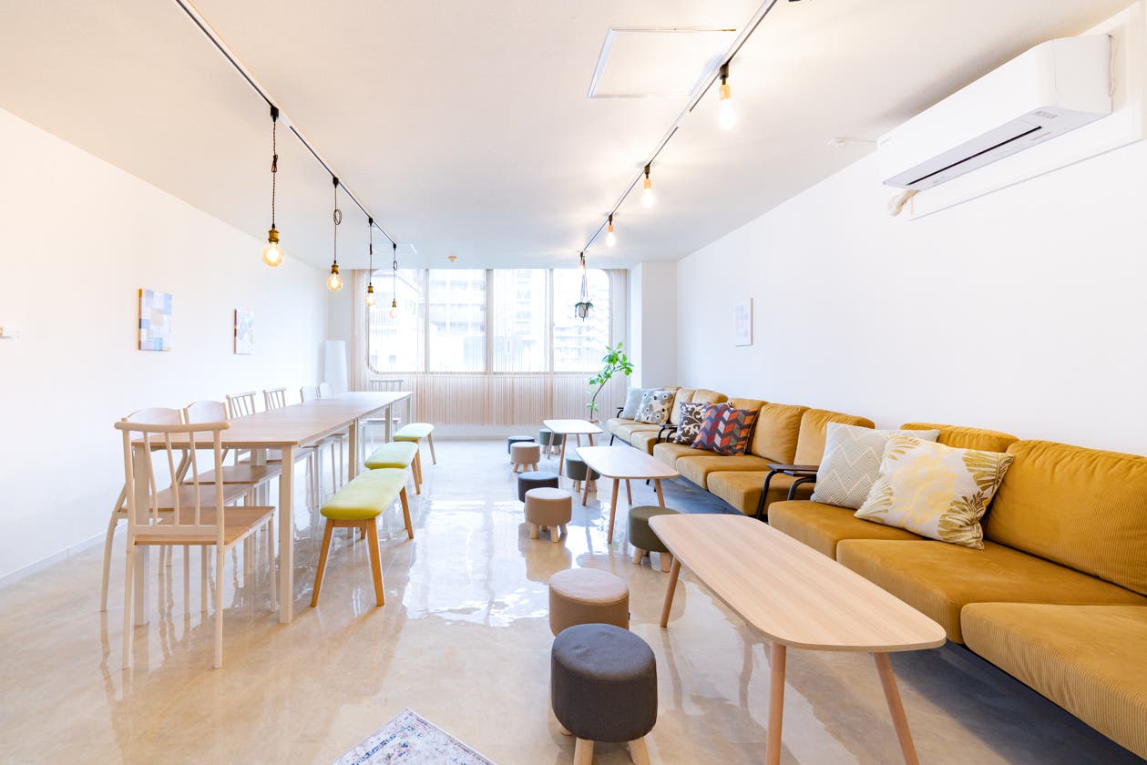 @400円/hほどで1フロア貸切🎉毎回清掃🧹最大40名🙆‍♀広々空間🍷24H🌠120㌅大画面プロジェクター🎥スマホ・PC投影💻の写真22