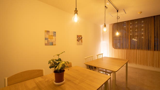 @400円/hほどで1フロア貸切🎉毎回清掃🧹最大40名🙆♀広々空間🍷24H🌠120㌅大画面プロジェクター🎥スマホ・PC投影💻の写真14