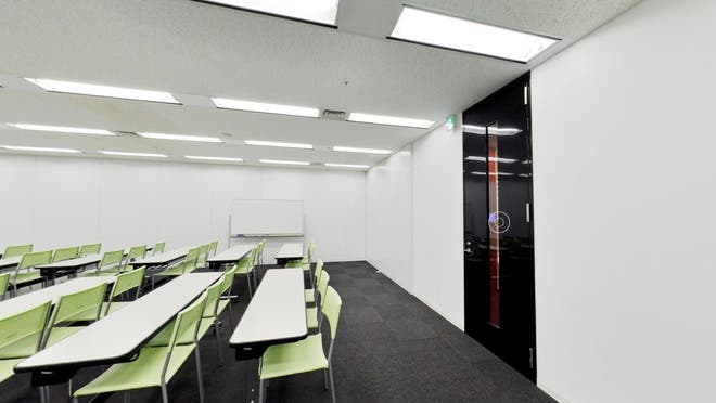 【西新宿駅直結/新宿アイランドタワー】108名対応/受付・天井プロジェクター・モニターあり/研修、講演会、セミナー、試験会場にの写真3