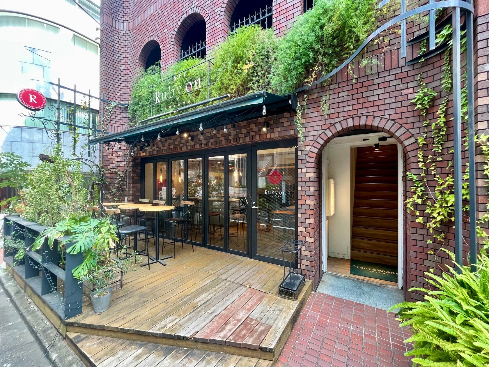 【渋谷・表参道・青山】6名様までのミーティングにご利用可能。静かな環境での打ち合わせに適したデザイナーズ会議室。モニター付。の写真4