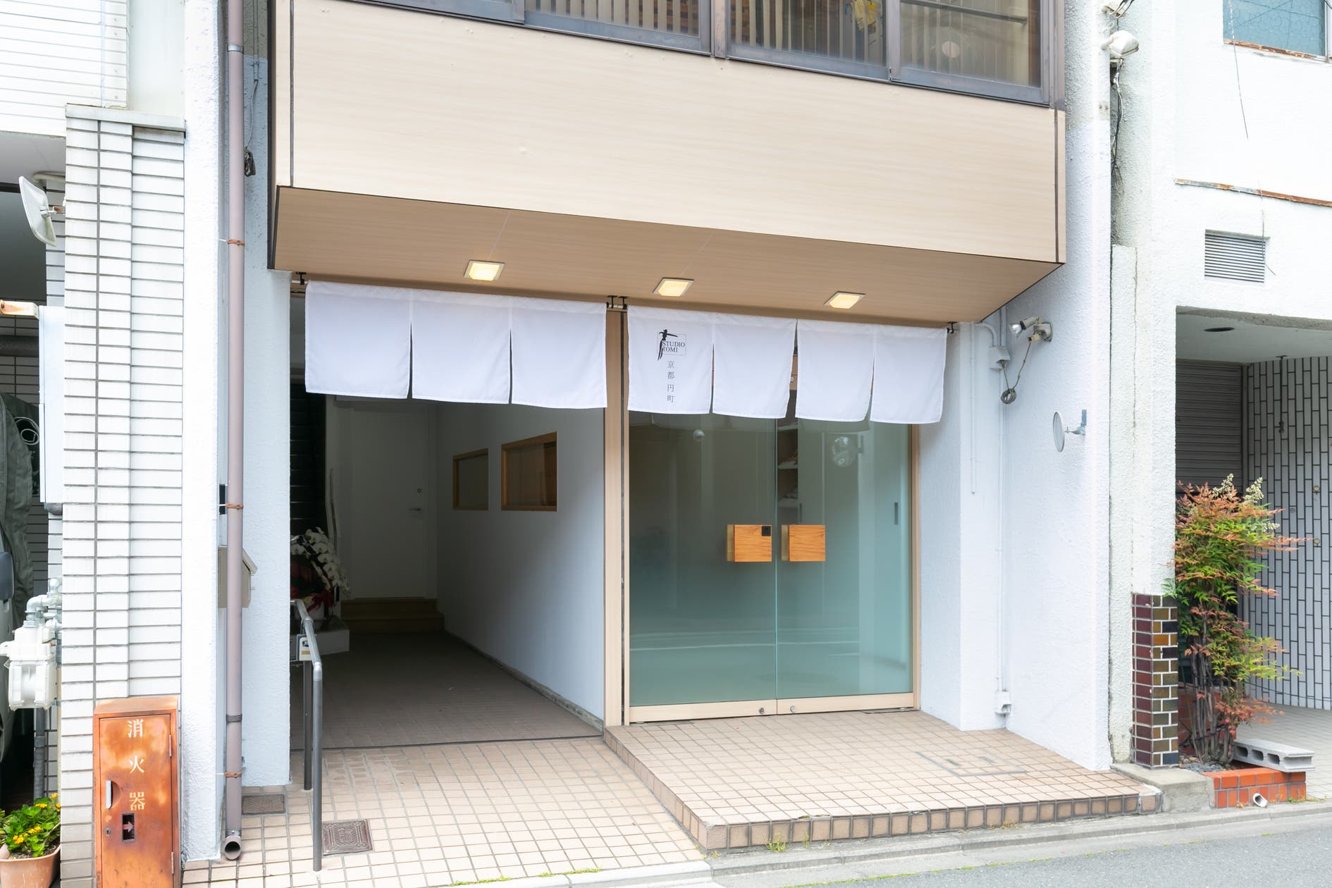 【一棟貸スタジオ/1F2F合わせて約100平】自然光が入るデザイン空間でヨガや武道など少人数フィットネスや２Fでミニパーティなどの写真4