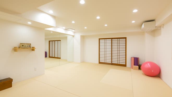 【一棟貸スタジオ/1F2F合わせて約100平】自然光が入るデザイン空間でヨガや武道など少人数フィットネスや2Fでミニパーティなどの写真6