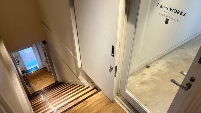 【渋谷・表参道・青山】6名様までのミーティングにご利用可能。静かな環境での打ち合わせに適したデザイナーズ会議室。モニター付。の写真5