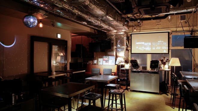 🌟格安利用キャンペーン実施中🌟【商用撮影OK】西武新宿駅から徒歩5分☆モダンでスタイリッシュな内装のダイニングバーの写真2