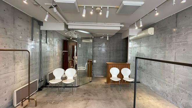 【中目黒駅2分】大きなガラス張りのウィンドウが特徴のビル1階路面店スペースの写真4