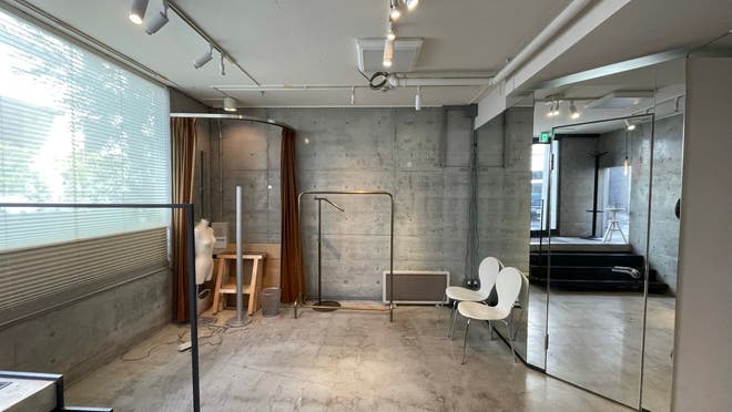 【中目黒駅2分】大きなガラス張りのウィンドウが特徴のビル1階路面店スペースの写真2