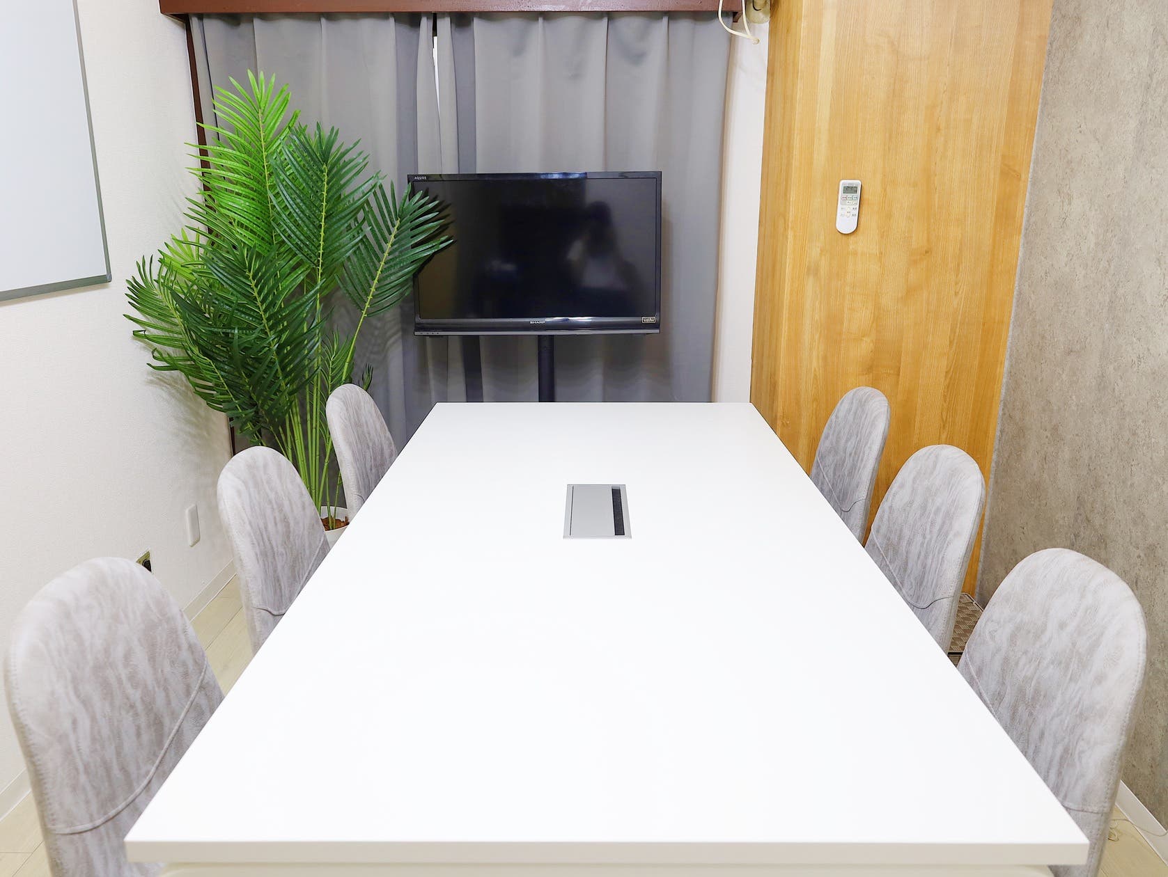 新宿駅南口徒歩1分/最大8名/無料Wifi/会議/テレワーク/ボードゲーム/ワークショップの写真5