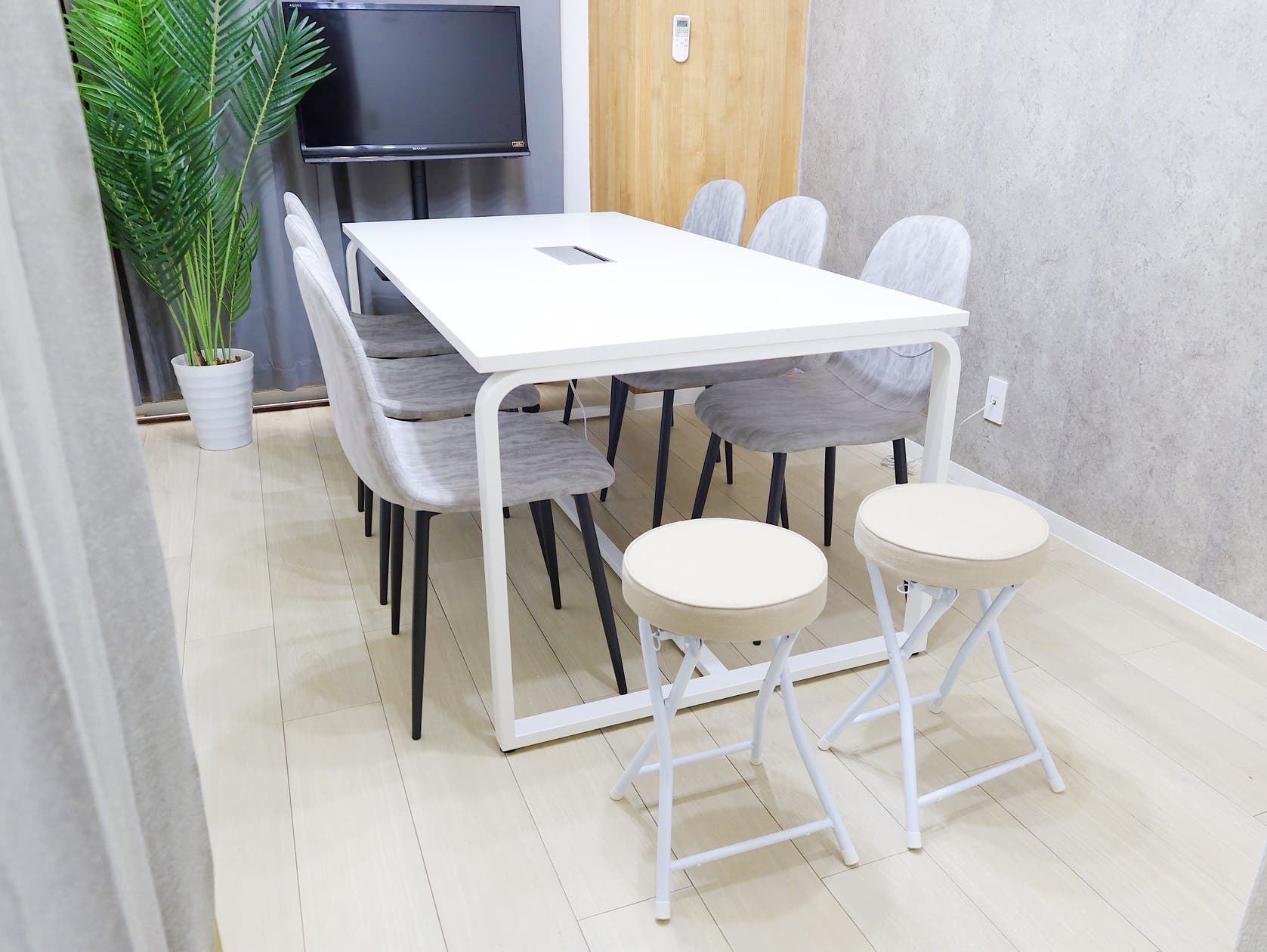 新宿駅南口徒歩1分/最大8名/無料Wifi/会議/テレワーク/ボードゲーム/ワークショップの写真6