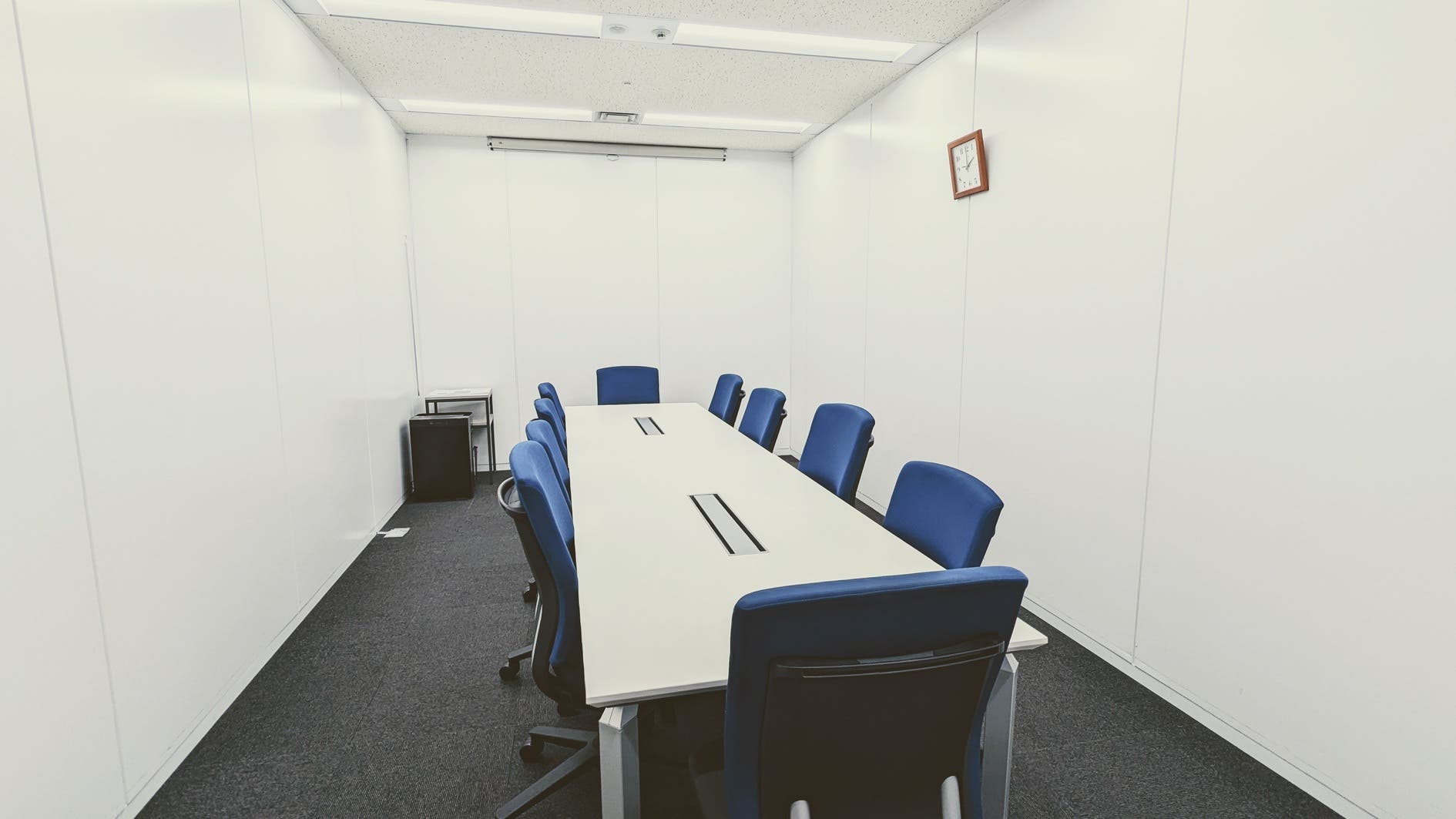 【西新宿駅直結/新宿アイランドタワー】10名 会議室／受付有り／Wi-Fi・ホワイトボード・スクリーンの写真1