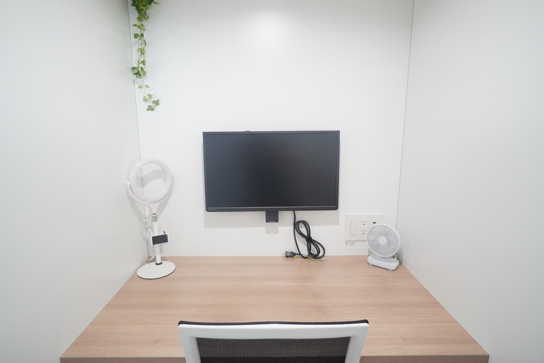 ＜PaO Work 新宿No.1＞完全個室ワークブース💼光回線高速Wi-Fi📶モニター🖥テレワーク/ZOOM/面接/自習/作業の写真3