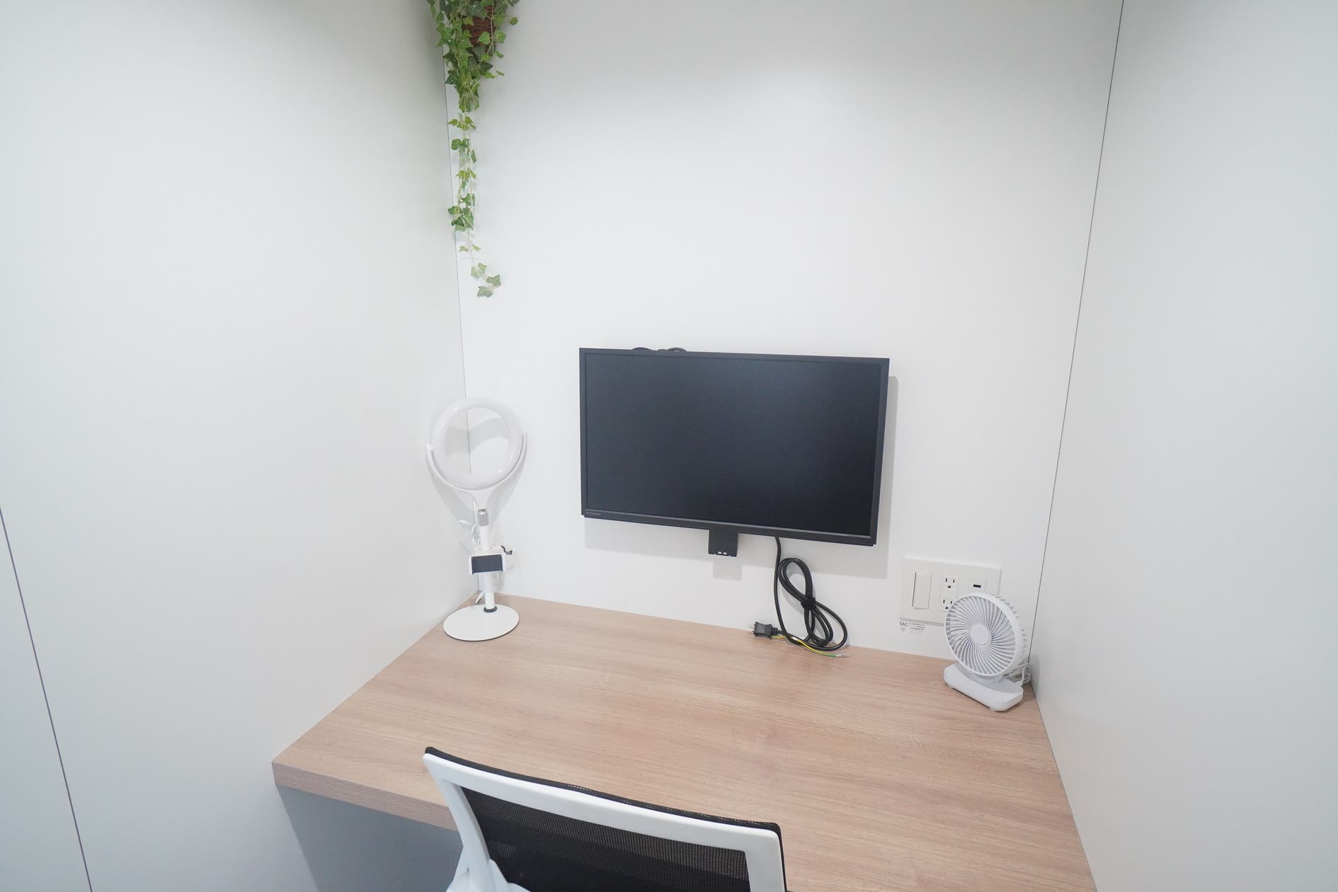 ＜PaO Work 新宿No.1＞完全個室ワークブース💼光回線高速Wi-Fi📶モニター🖥テレワーク/ZOOM/面接/自習/作業の写真4