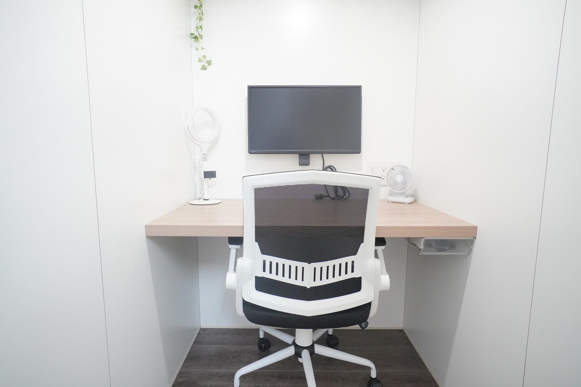 ＜PaO Work 新宿No.1＞完全個室ワークブース💼光回線高速Wi-Fi📶モニター🖥テレワーク/ZOOM/面接/自習/作業の写真5