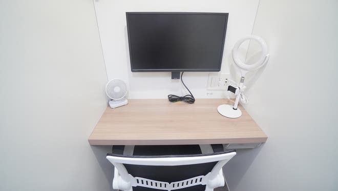 <PaO Work 新宿No.5>完全個室ワークブース💼光回線高速Wi-Fi📶モニター🖥テレワーク/ZOOM/面接/自習/作業の写真3