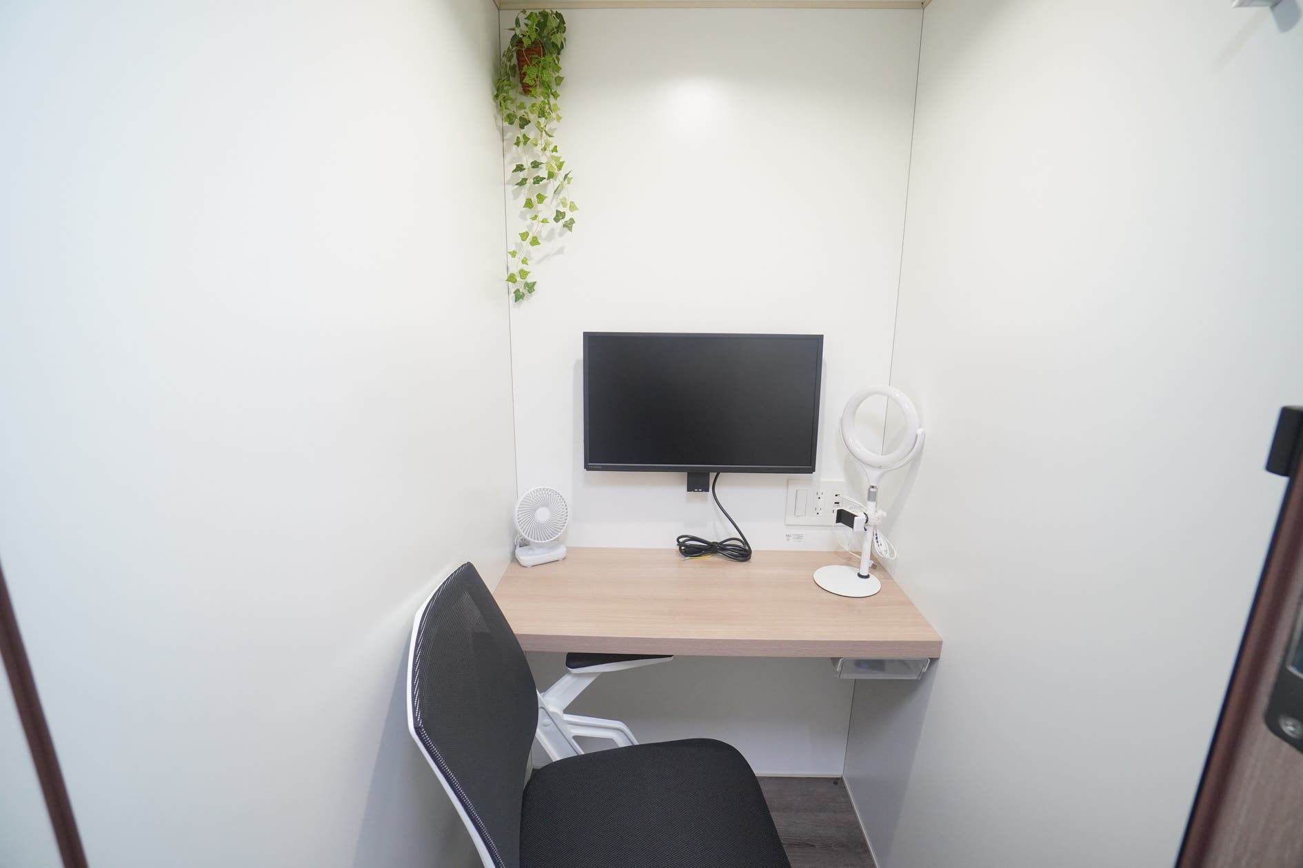 ＜PaO Work 新宿No.5＞完全個室ワークブース💼光回線高速Wi-Fi📶モニター🖥テレワーク/ZOOM/面接/自習/作業の写真5