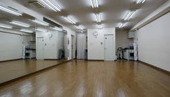 【横浜駅1号店】ダンスができるレンタルスタジオ/幅5.3m、高さ2mの大型鏡、フローリングの写真3