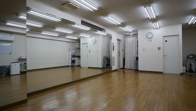 【横浜駅1号店】ダンスができるレンタルスタジオ/幅5.3m、高さ2mの大型鏡、フローリングの写真4