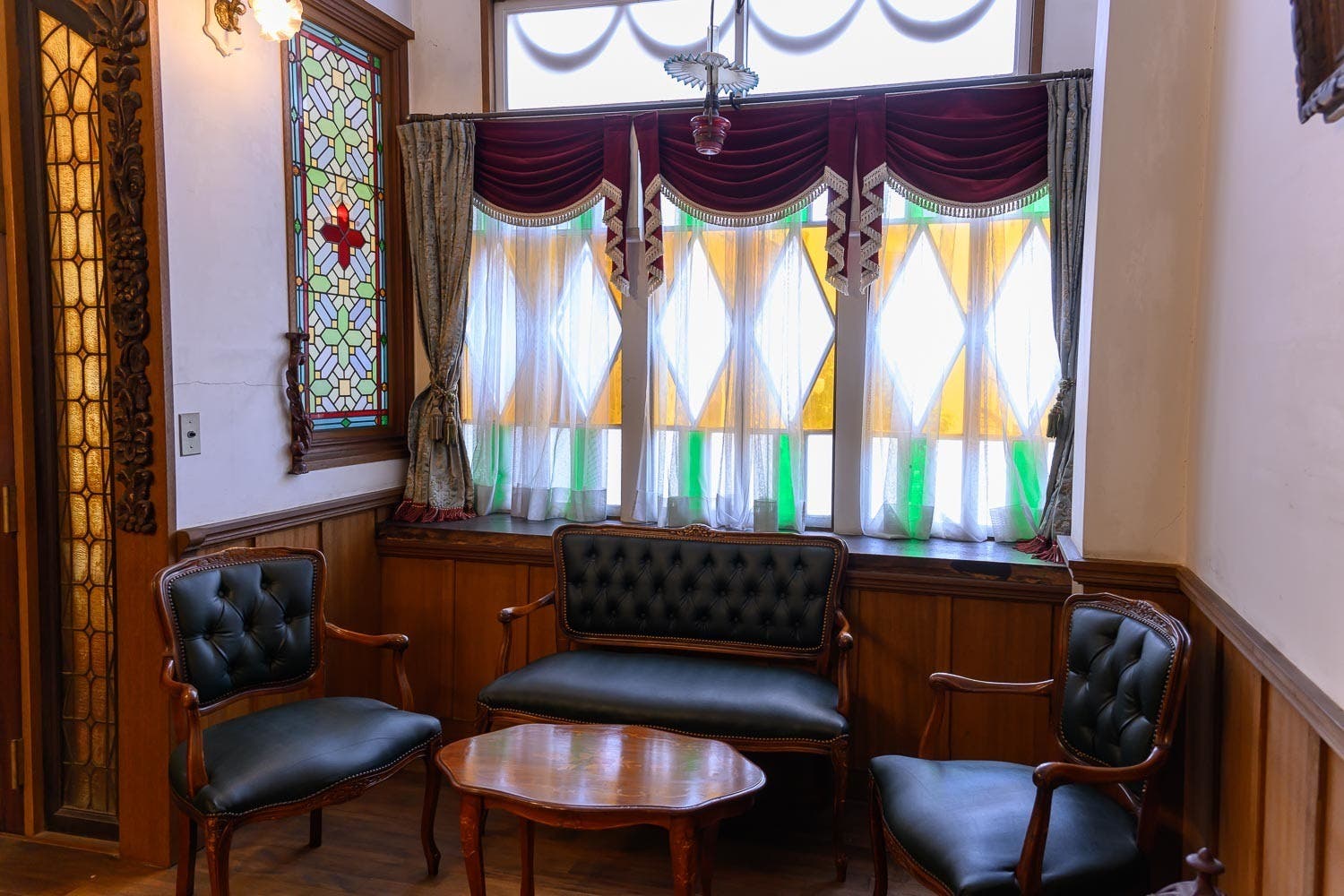 文京区千駄木　外観撮影もできる本格的洋館スタジオの写真5