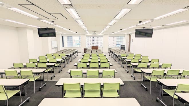 【西新宿駅直結/新宿アイランドタワー】108名対応/受付・天井プロジェクター・モニターあり/研修、講演会、セミナー、試験会場にの写真1