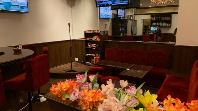 【恵比寿スナック】最大20名収容可能な昭和の雰囲気あふれる空間の写真1