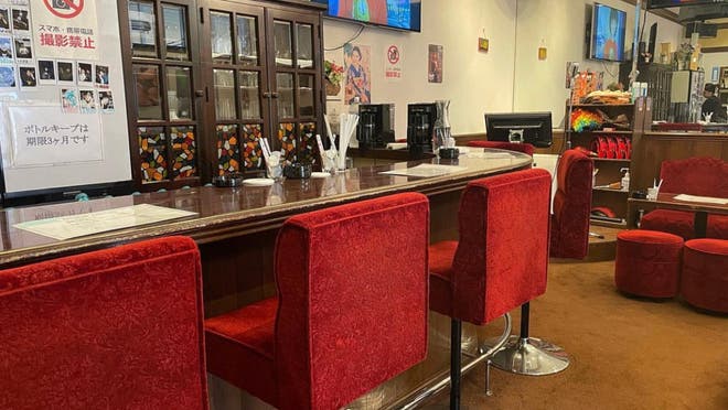 【恵比寿スナック】最大20名収容可能な昭和の雰囲気あふれる空間の写真4