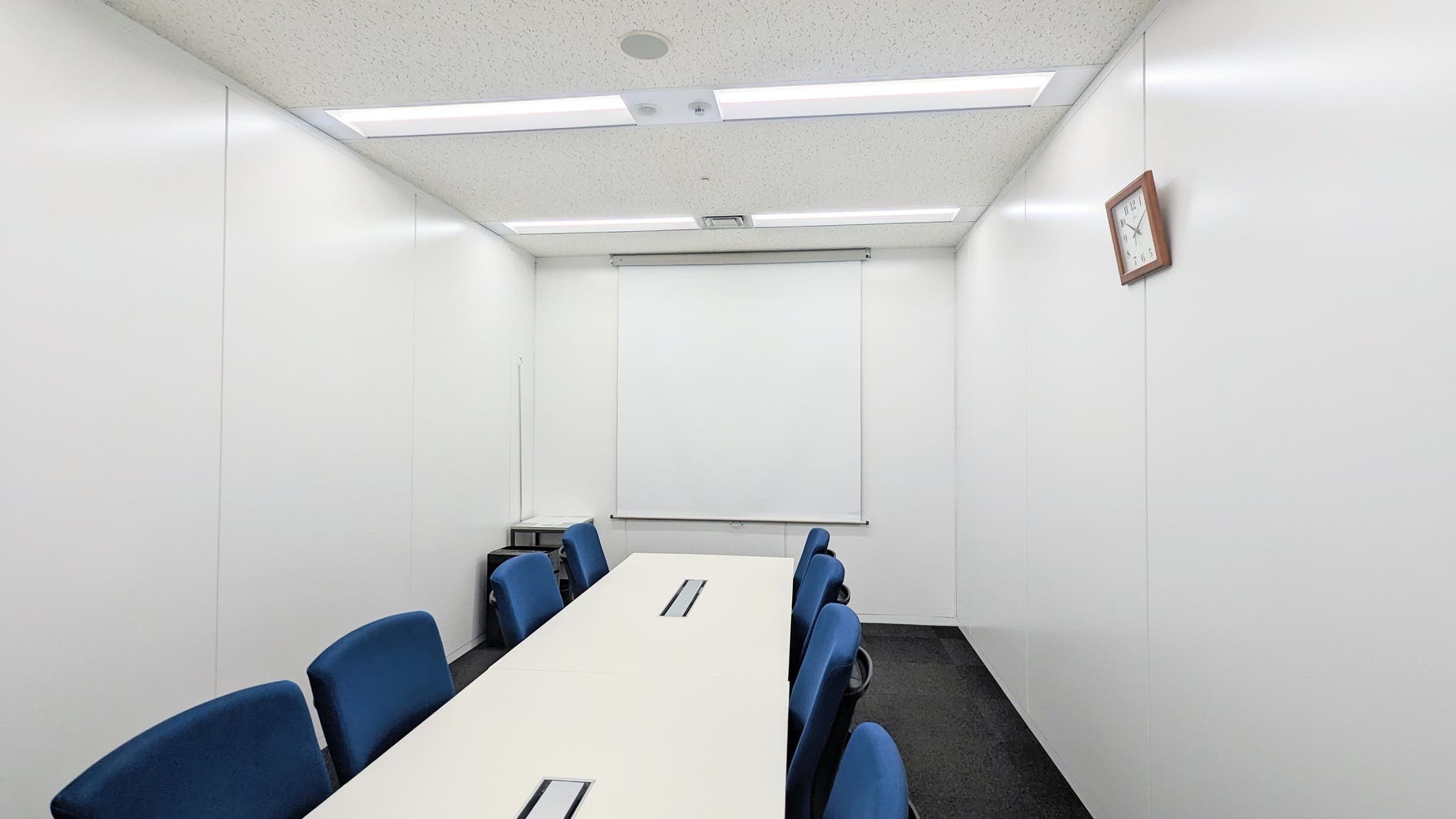 【西新宿駅直結/新宿アイランドタワー】10名 会議室／受付有り／Wi-Fi・ホワイトボード・スクリーンの写真2