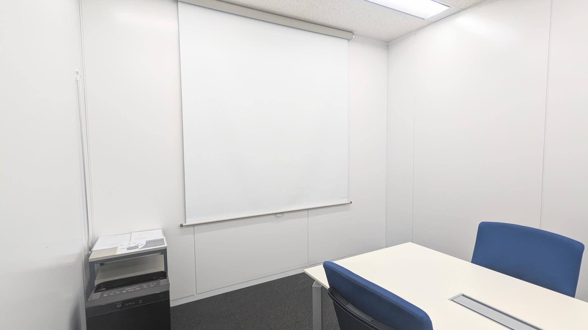 【西新宿駅直結/新宿アイランドタワー】10名 会議室／受付有り／Wi-Fi・ホワイトボード・スクリーンの写真3