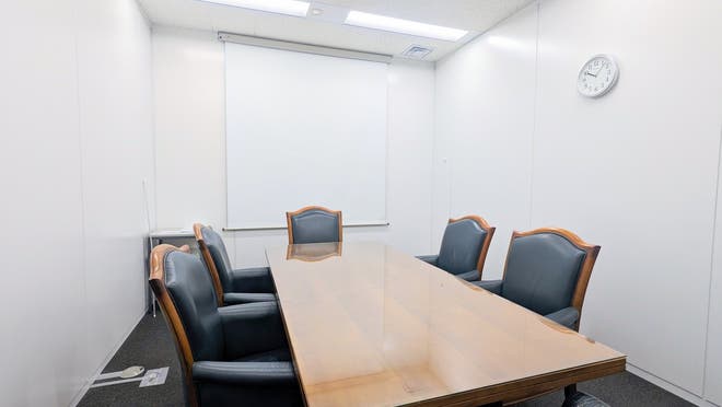 【西新宿駅直結/新宿アイランドタワー】6名 会議室/受付有り/Wi-Fi・ホワイトボード・スクリーンの写真1