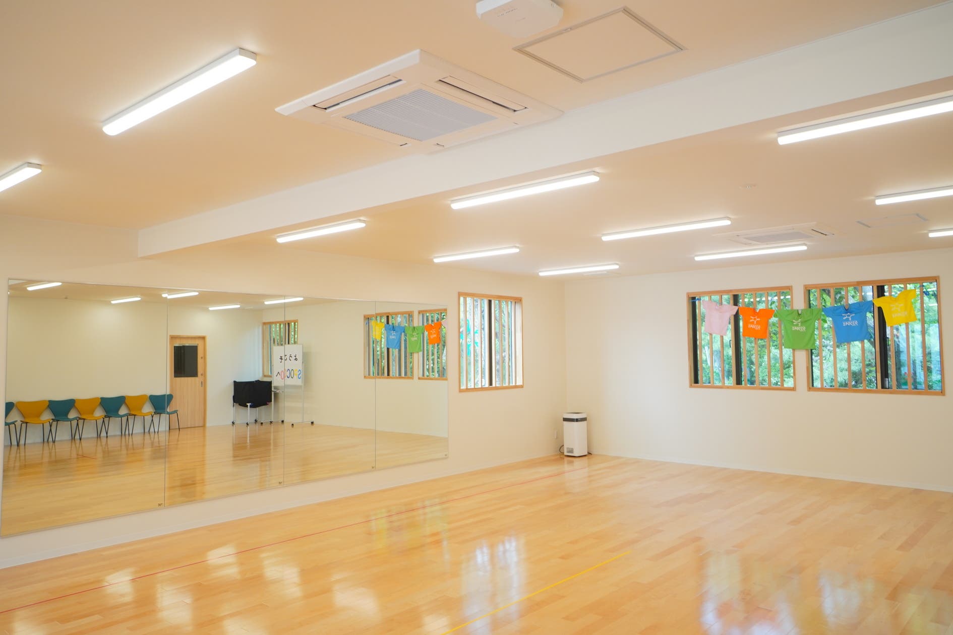 ＜レンタルスタジオSPOCCO鶴舞公園＞ツルマガーデン内🌳更衣室👗大型パネルミラー🧘‍♀️Wi-Fi📶の写真6