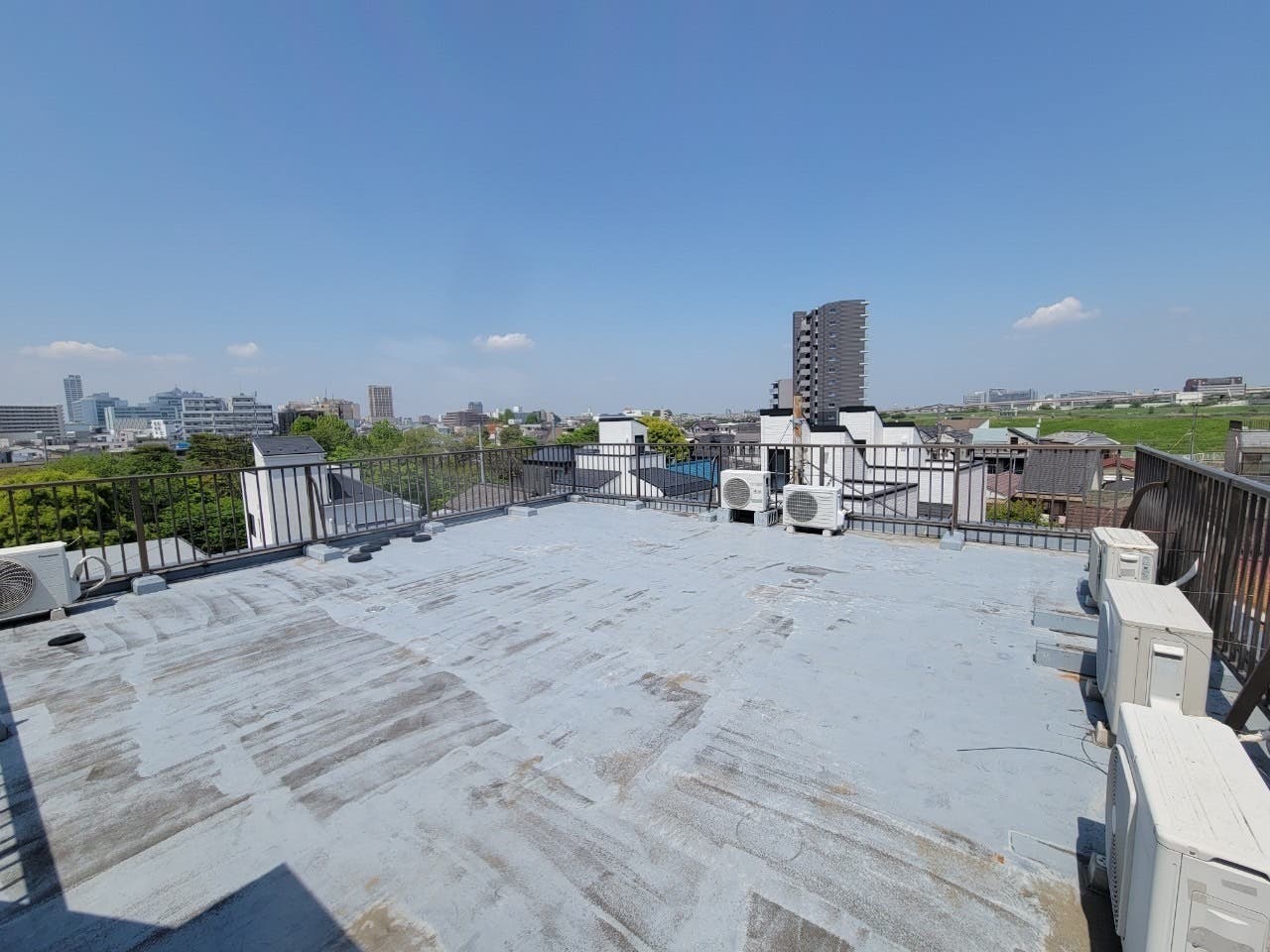 【開放感抜群🎈】周辺に高いビルがない、駅から徒歩5分の広々とした屋上スペース❗の写真5