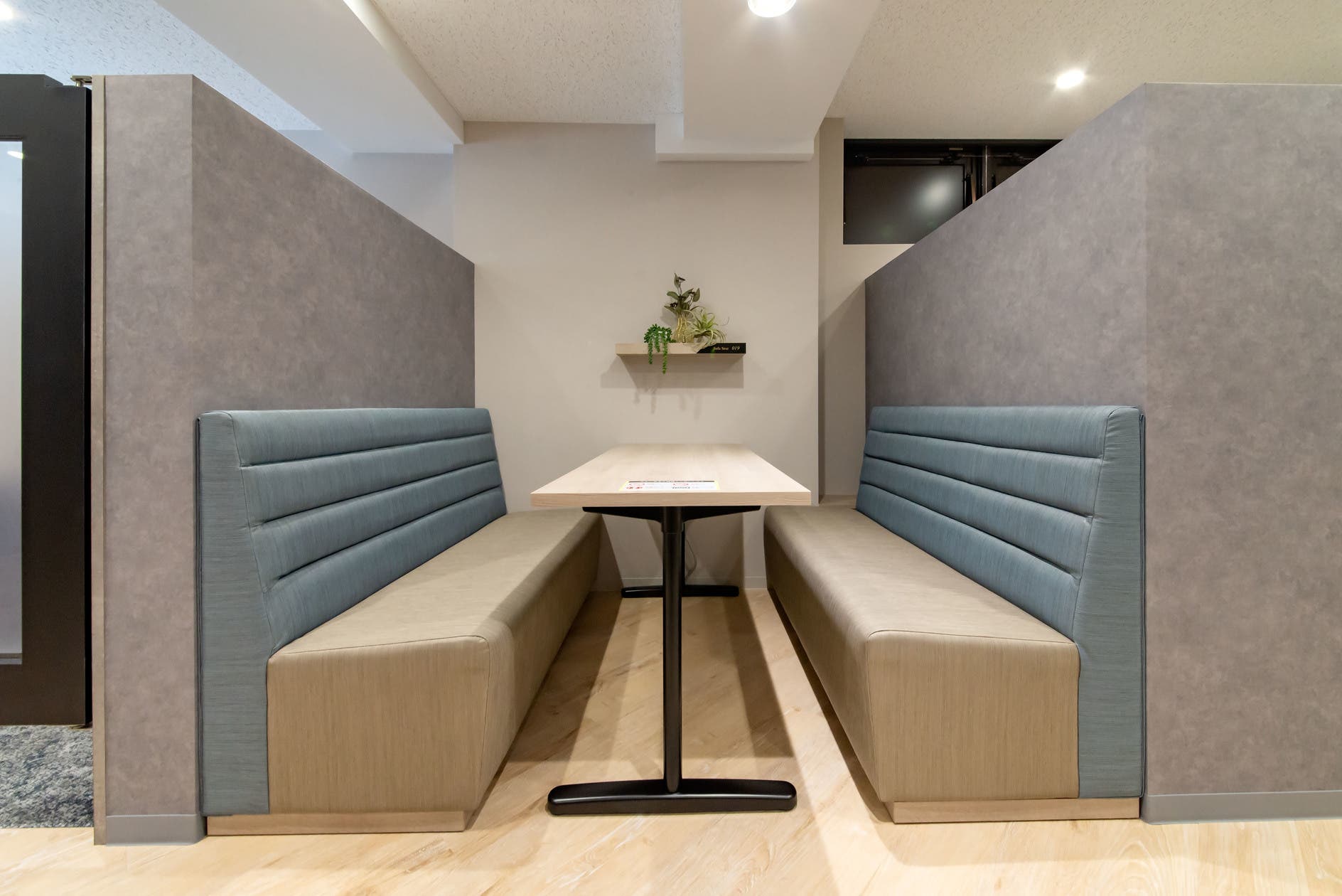 ソファ席(1～4名)No.17/【大宮駅2分】3~4月値下げ中✨24h営業✨勉強・Web会議✨フリードリンク/WiｰFiの写真3