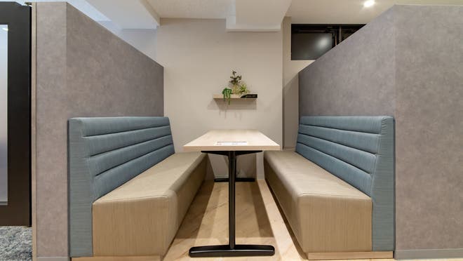 ソファ席(1~4名)No.17/【大宮駅2分】3~4月値下げ中✨24h営業✨勉強・Web会議✨フリードリンク/WiーFiの写真3