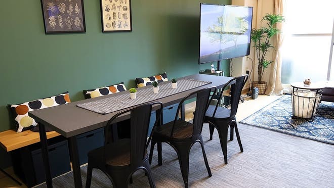 高田馬場2分の寛げる空間🍃超大型65型TV📺/ブルーレイ/Fire TV/光WiFi📶会議/撮影📹/動画鑑賞/ボドゲ♠の写真2