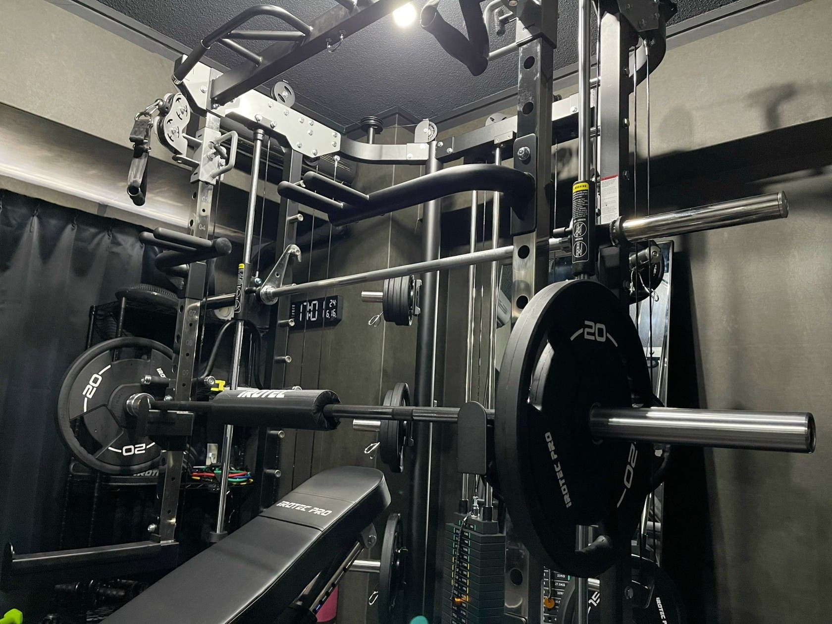 【JR目黒駅３分】✨目黒最安値✨ 駅チカ！高性能設備、清潔感のある豪華な内装、トレーニング器具充実の写真7