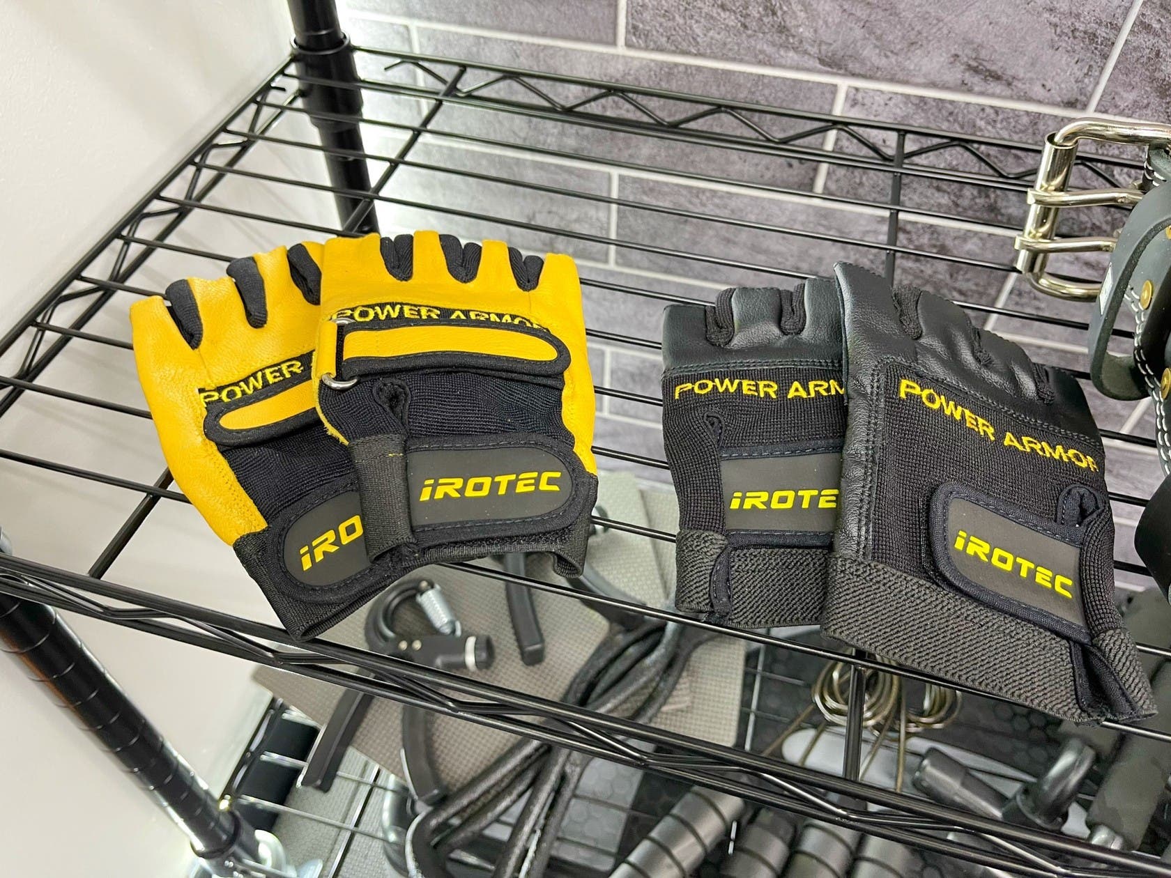 【JR目黒駅３分】✨目黒最安値✨ 駅チカ！高性能設備、清潔感のある豪華な内装、トレーニング器具充実の写真12