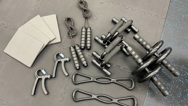 【JR目黒駅3分】✨目黒最安値✨ 駅チカ!高性能設備、清潔感のある豪華な内装、トレーニング器具充実の写真13