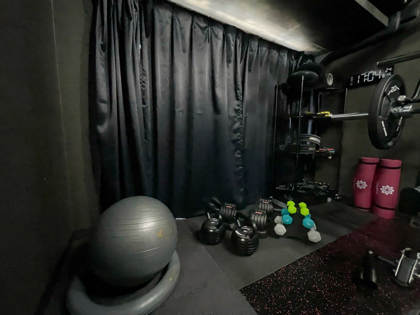 【JR目黒駅３分】✨目黒最安値✨ 駅チカ！高性能設備、清潔感のある豪華な内装、トレーニング器具充実の写真18