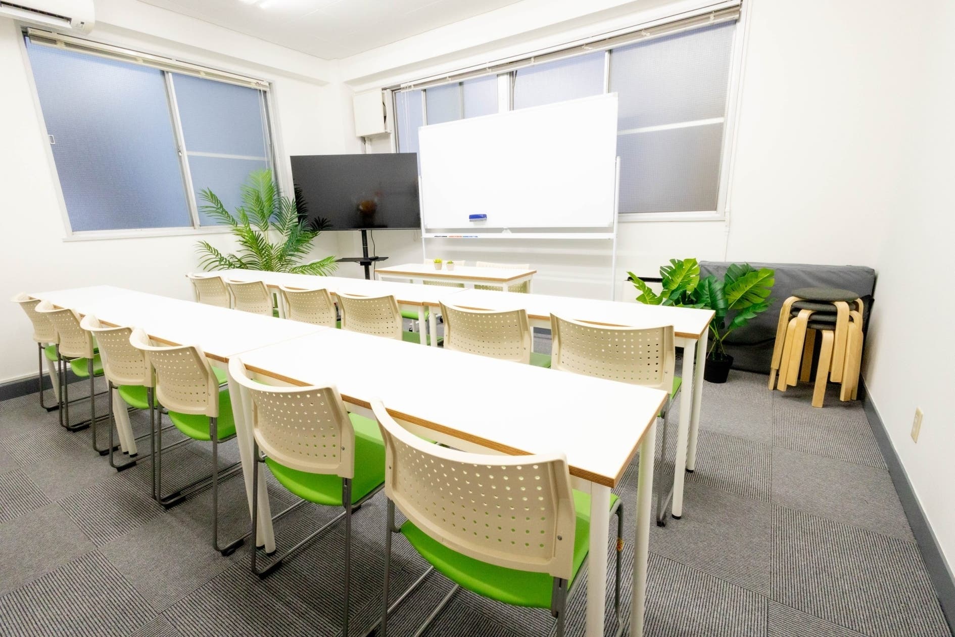 直前割を実施✨神田WEST🍀14名＋４名🍀 WIFI/モニター/施術ベッド/備品無料✨1日プラン有✨会議ゲーム勉強会✨の写真6