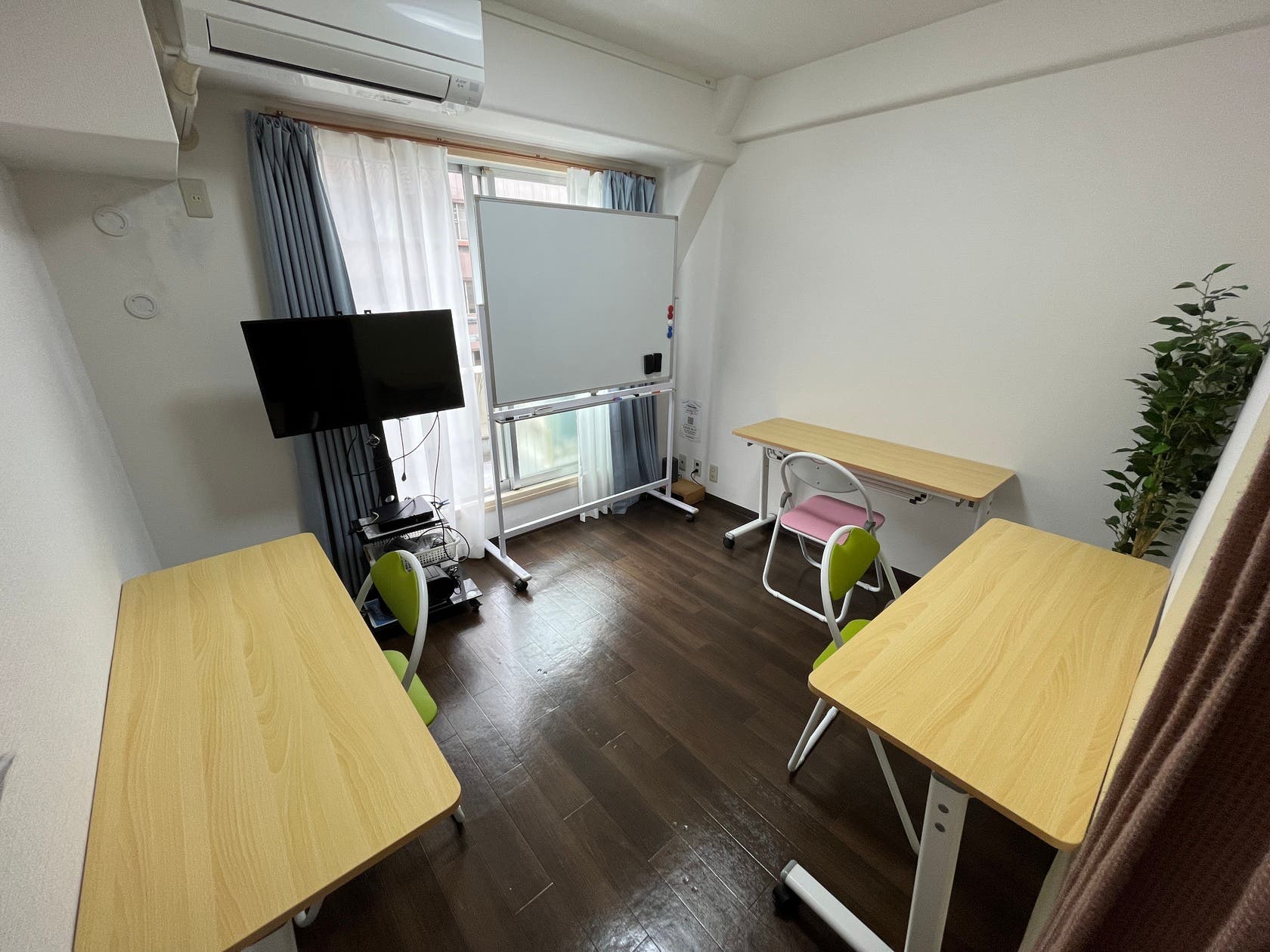 【オレンジ貸会議室】新大阪駅・西中島６分【無料】NTT高速WiFi&大画面モニター●８名様【大歓迎】MEETING/セミナー/の写真5