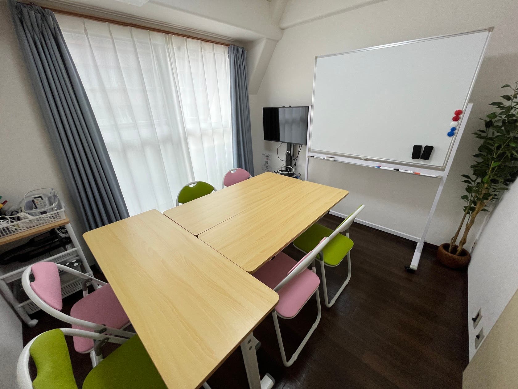 【オレンジ貸会議室】新大阪駅・西中島６分【無料】NTT高速WiFi&大画面モニター●８名様【大歓迎】MEETING/セミナー/の写真7