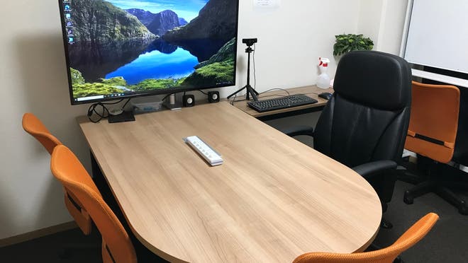 【天満橋駅2分】完全個室タイプの会議室・41インチモニター・パソコン無料貸出/面接面談・勉強会・打合せ・レッスンの写真1