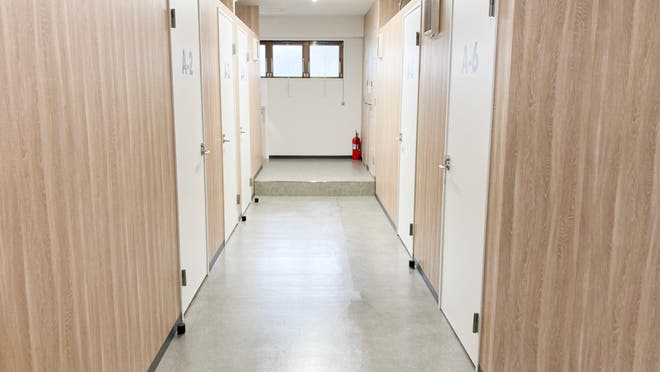 【1時間1,540円!】下北沢駅徒歩3分!定員2名・集中して作業したい方に最適な個室スペース✨(A-5ルーム)の写真3