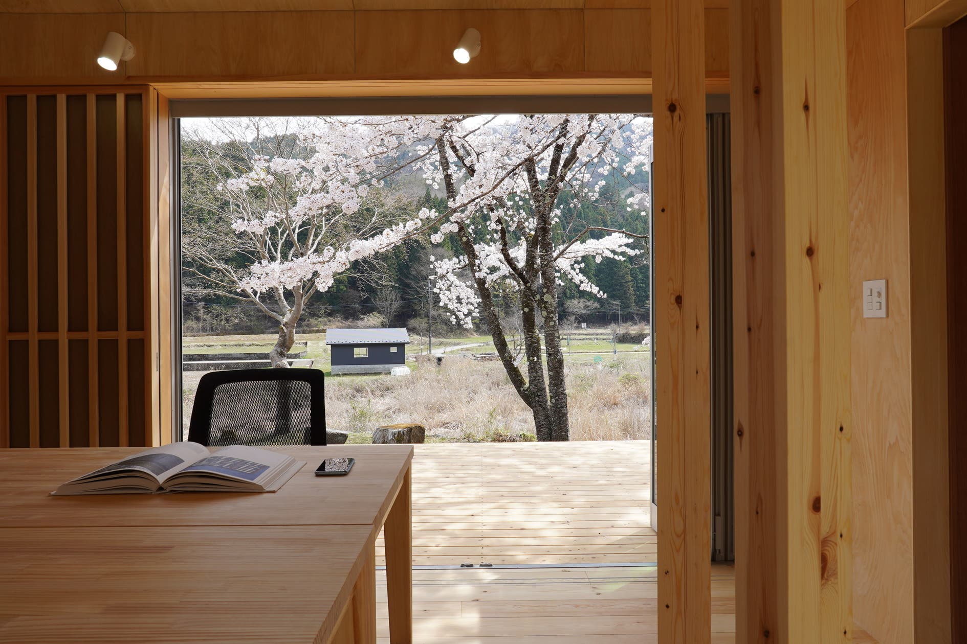 【独占1日貸】都心から車でで110分、自然に囲まれた700㎡のワークスペースでオフサイトミーティングの写真6