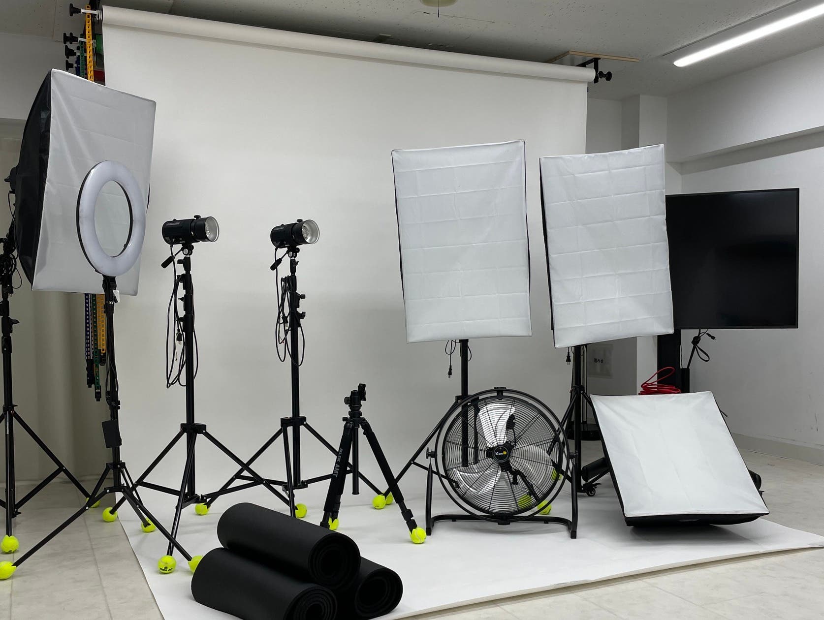 【無料】照明機材一式（COMET モノブロックストロボ、LPL定常光ブームスタンド等）の画像1