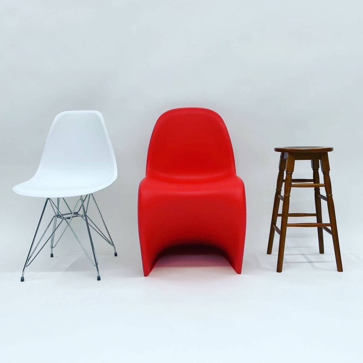 【無料】撮影備品一式（55型4Kモニター,デザインチェア,ホワイトボードなど）の画像1