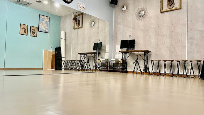 【横浜関内】リノリウム床にリニューアル!フラメンコ・タップ・バレエ可!BOSEスピーカー有!ダンス・撮影に【グリーンスペース】の写真1