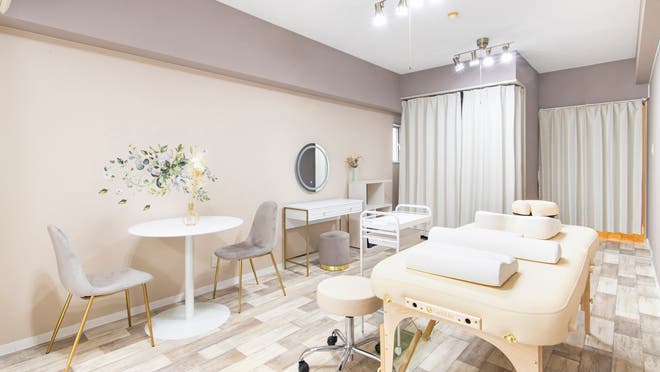 【新宿御苑前駅徒歩1分】【完全個室型レンタルサロン】エステ・整体/広々31㎡個室/即予約可能/施術台2台有/備品無料/固定光の写真7